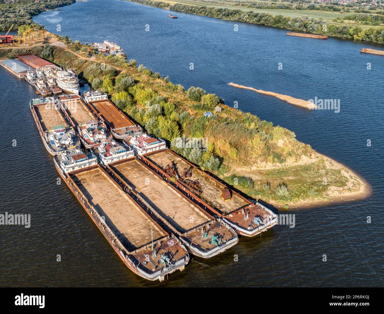 Cargo barges hi-res stock photography and images - Alamy