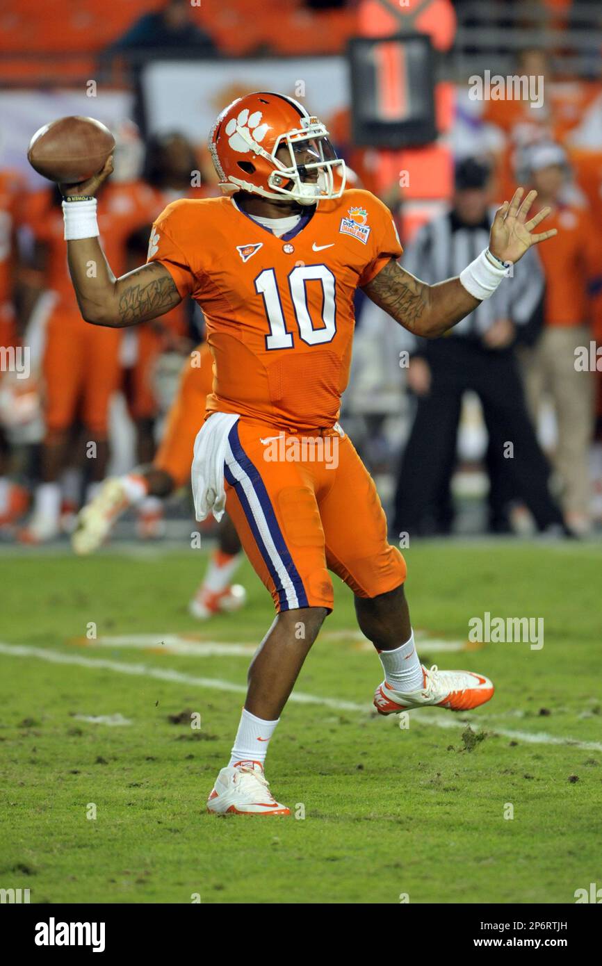 Tajh Boyd #10 in action during NCAA football Discover Orange Bowl ...