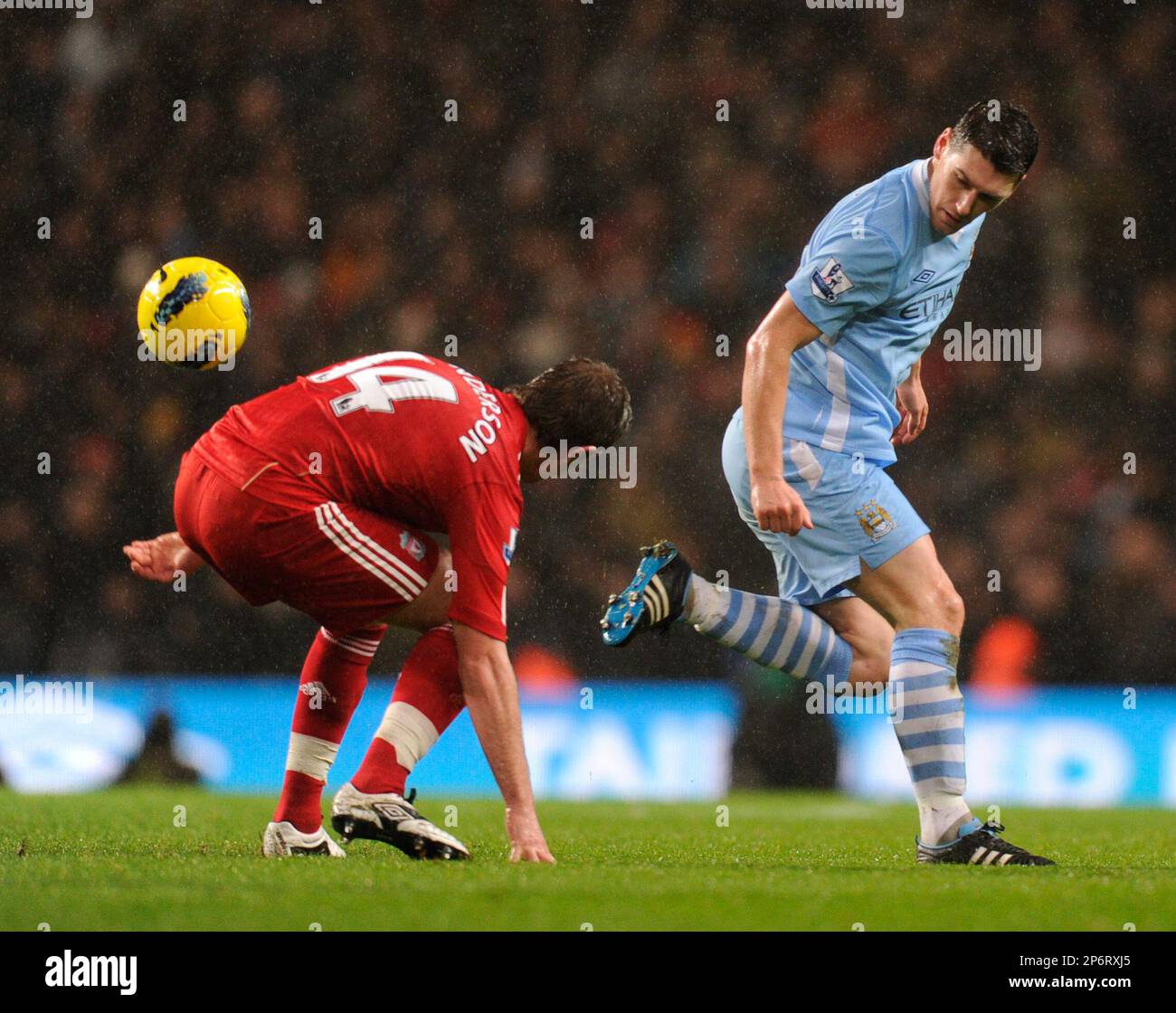 Gareth Barry of Manchester City back heels past Jordan Henderson of ...
