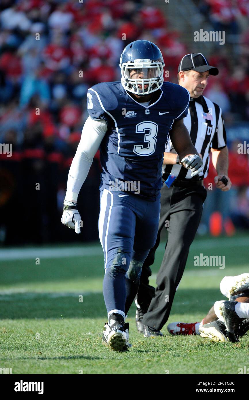 University of Connecticut Huskies linebacker Sio Moore (3) during game ...