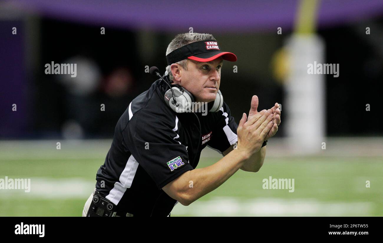 Louisiana-Lafayette coach Mark Hudspeth encourages his team during late ...
