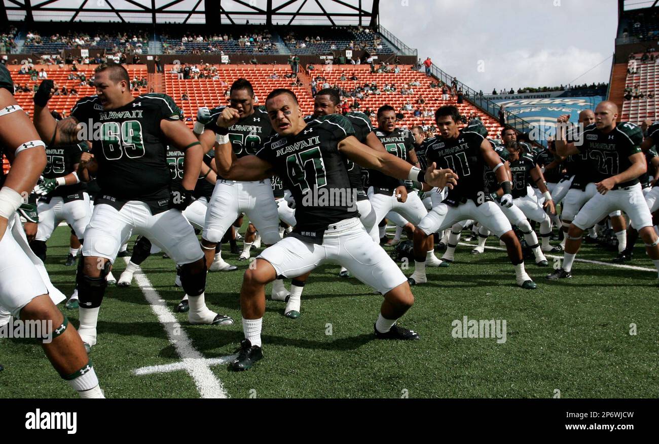 December 3, 2011: The Warriors perform the pregame Haka before a NCAA ...