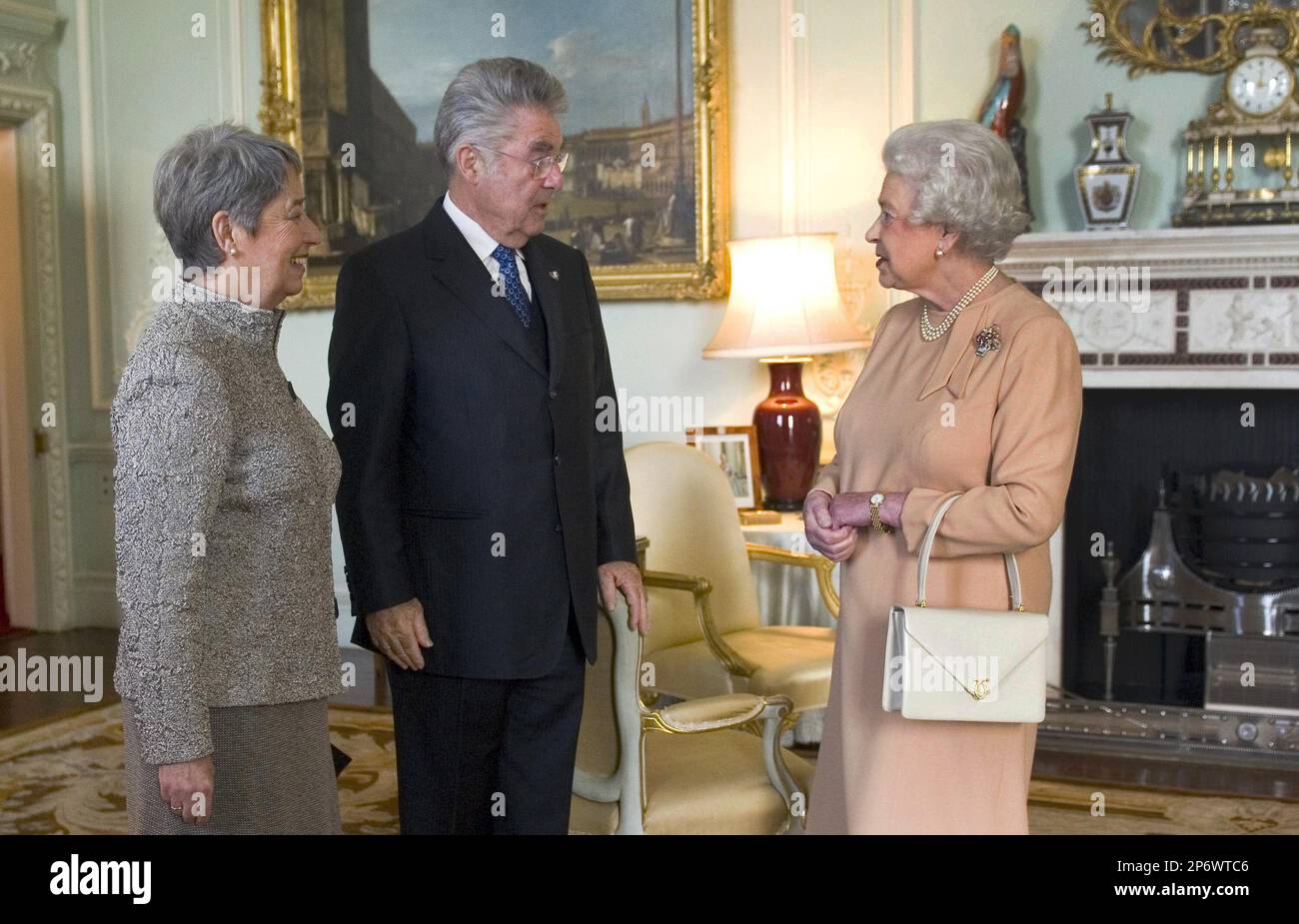 Britain's Queen Elizabeth II, right, meets Austrian President Heinz ...