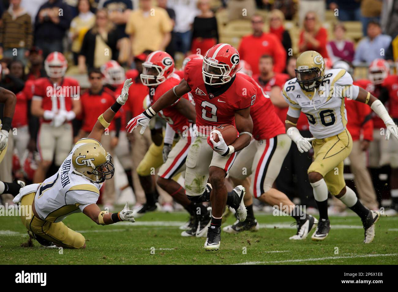 Georgia Bulldogs cornerback Brandon Boykin (2) carries the ball past ...