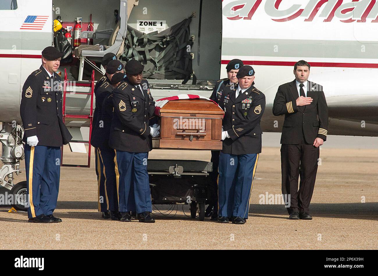U.S. Army Honor Guard members from Fort Leonard Wood, Mo., carry the ...