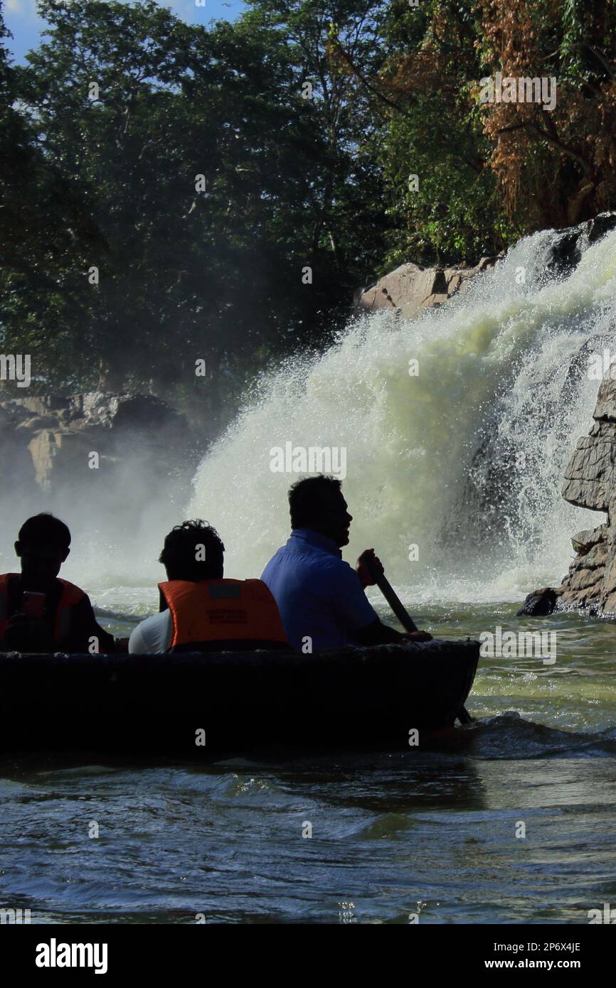 Hogenakkal, Tamilnadu, India - 12th May 2018: coracle boat riding on ...
