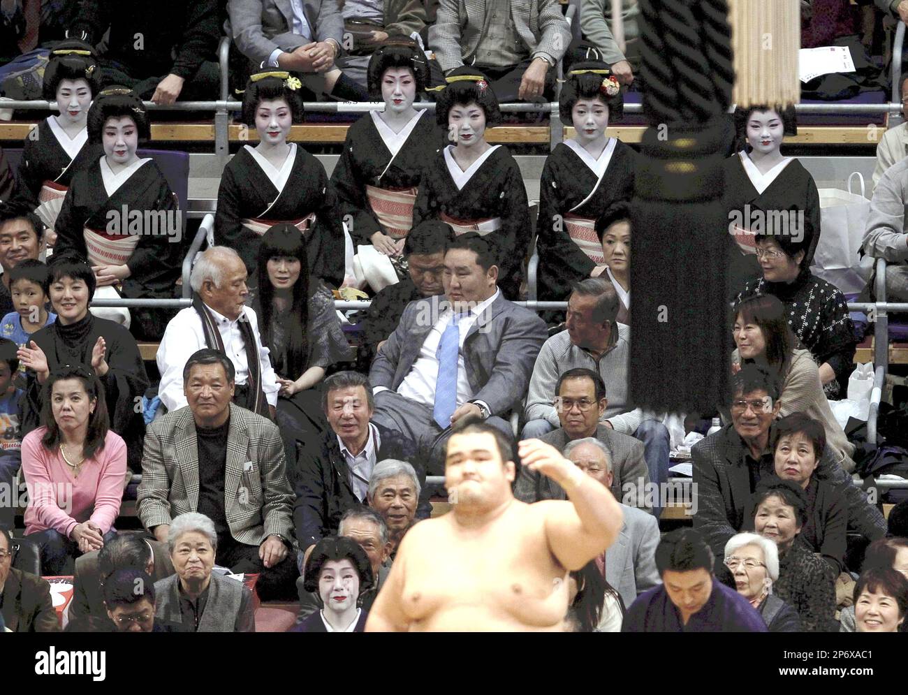 Former Mongolian yokozuna Asashoryu (C) and Hakata Kenban ( office ...