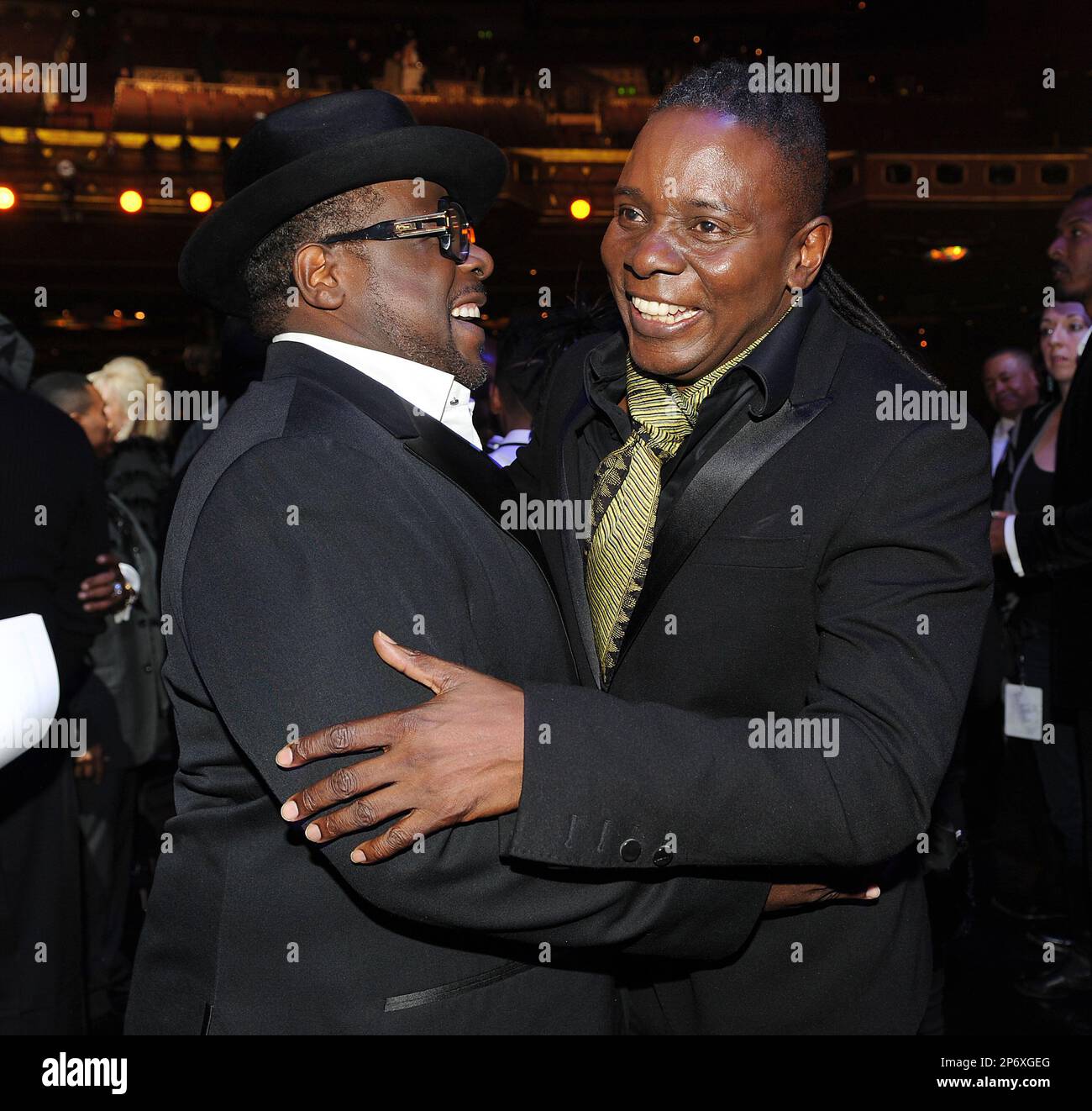 ATLANTA, GA - NOVEMBER 17: (L R) Comedian Cedric the Entertainer and ...