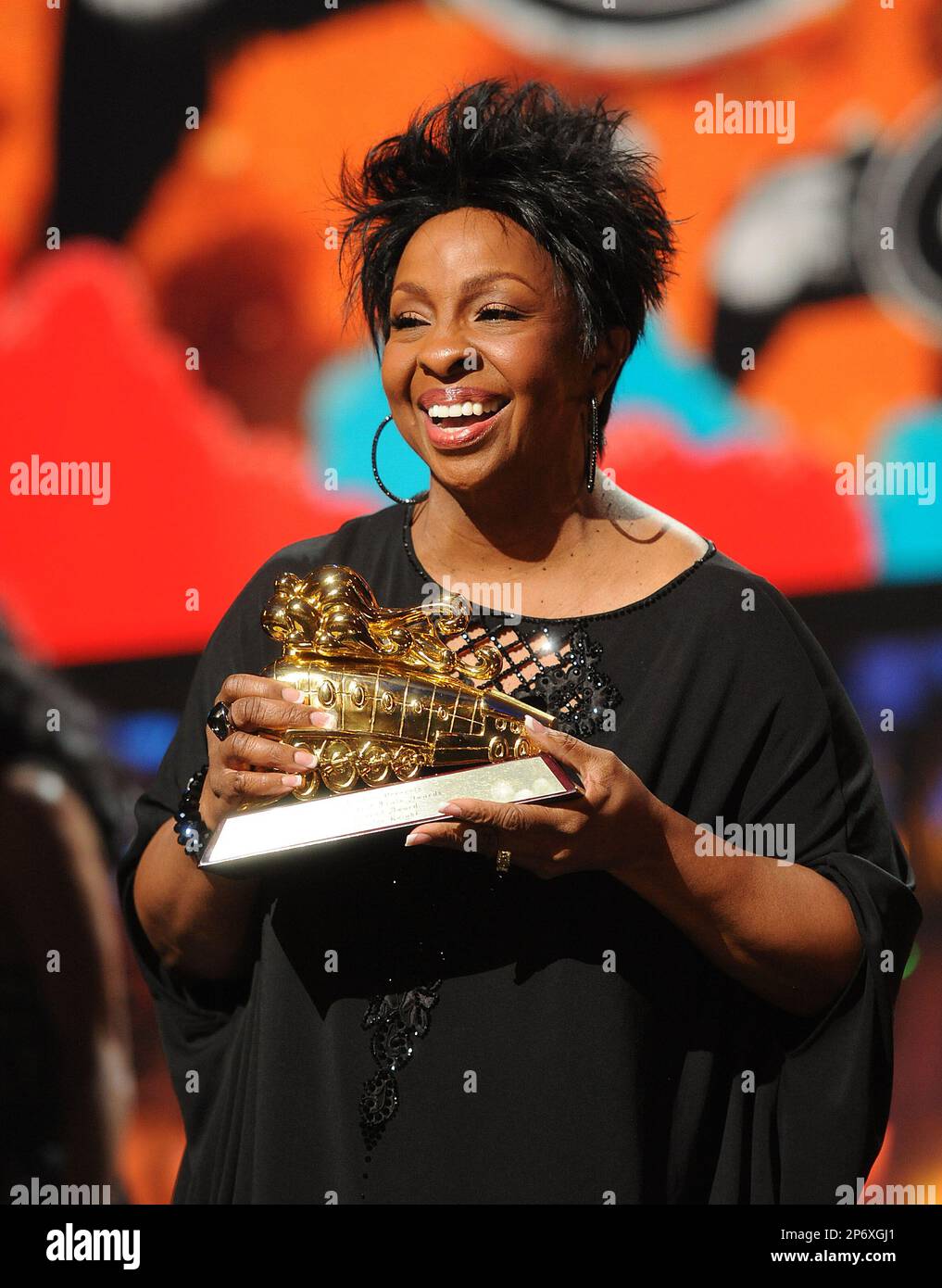 ATLANTA, GA - NOVEMBER 17: Singer Gladys Knight accepts the Legend ...