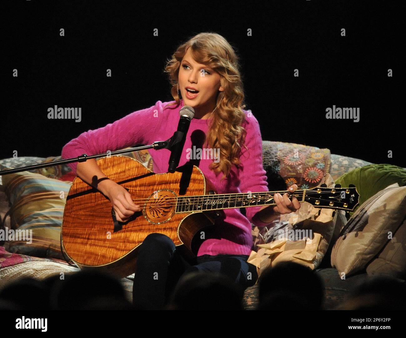 NASHVILLE, TN - NOVEMBER 9: Singer Taylor Swift performs onstage at the ...
