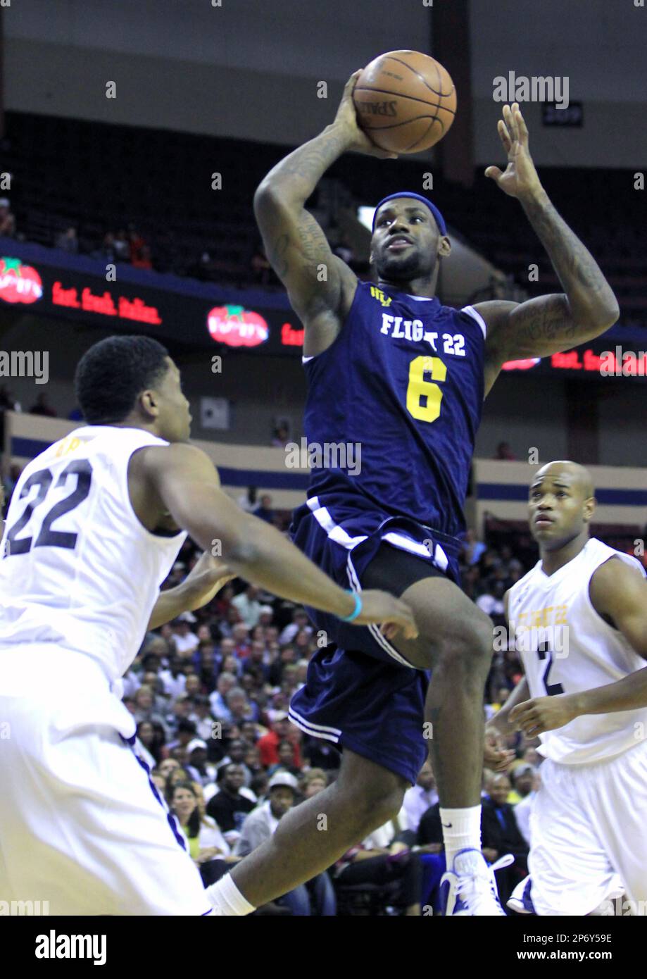 Miami Heat LeBron James shoots between the defense of Memphis Grizzlies ...