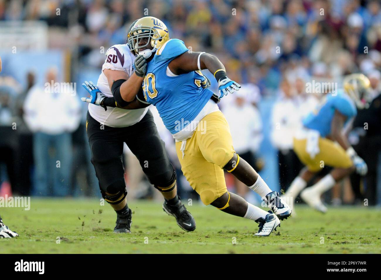 November 05, 2011 Pasadena, CA. UCLA Bruins defensive tackle Donovan ...