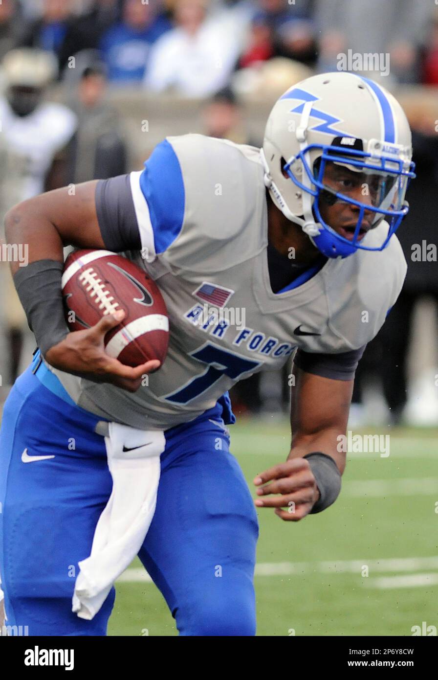November 5, 2011: Air Force quarterback, Tim Jefferson (7), keeps the ...