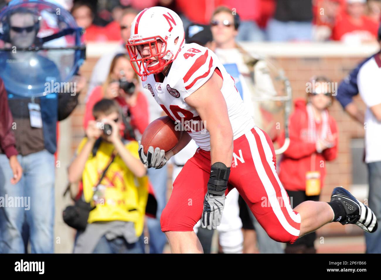 2011 OCT 22: Nebraska's Tyler Legate (48) catches a touchdown pass ...