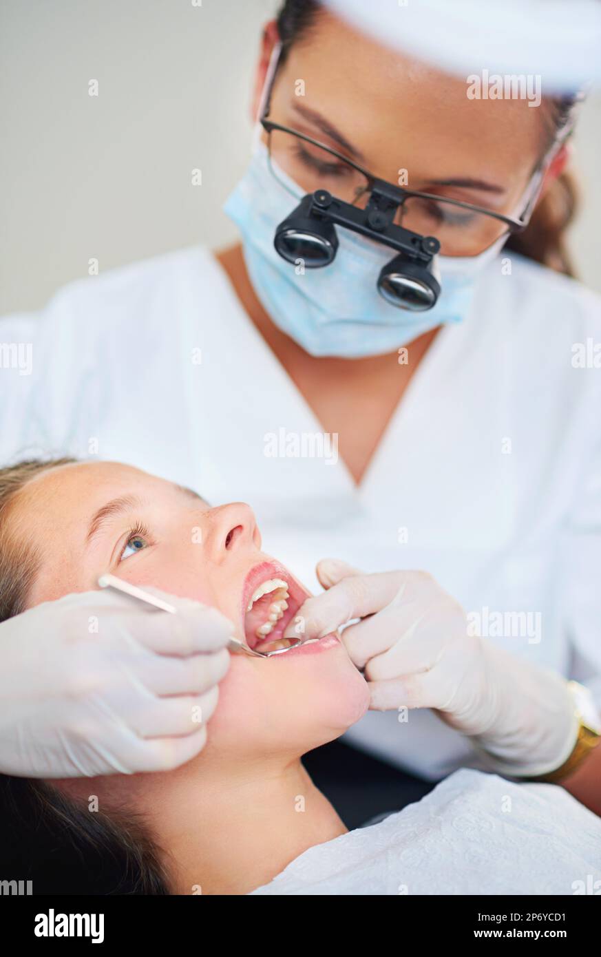 Wide open mouth dentist hi-res stock photography and images - Alamy