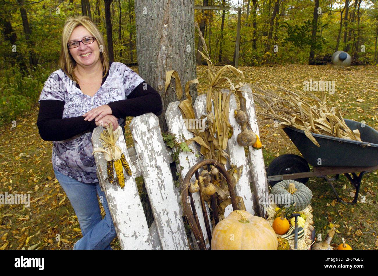 In this Oct. 12, 2011 photo, primitive artist Lori Bough Sawyer poses ...