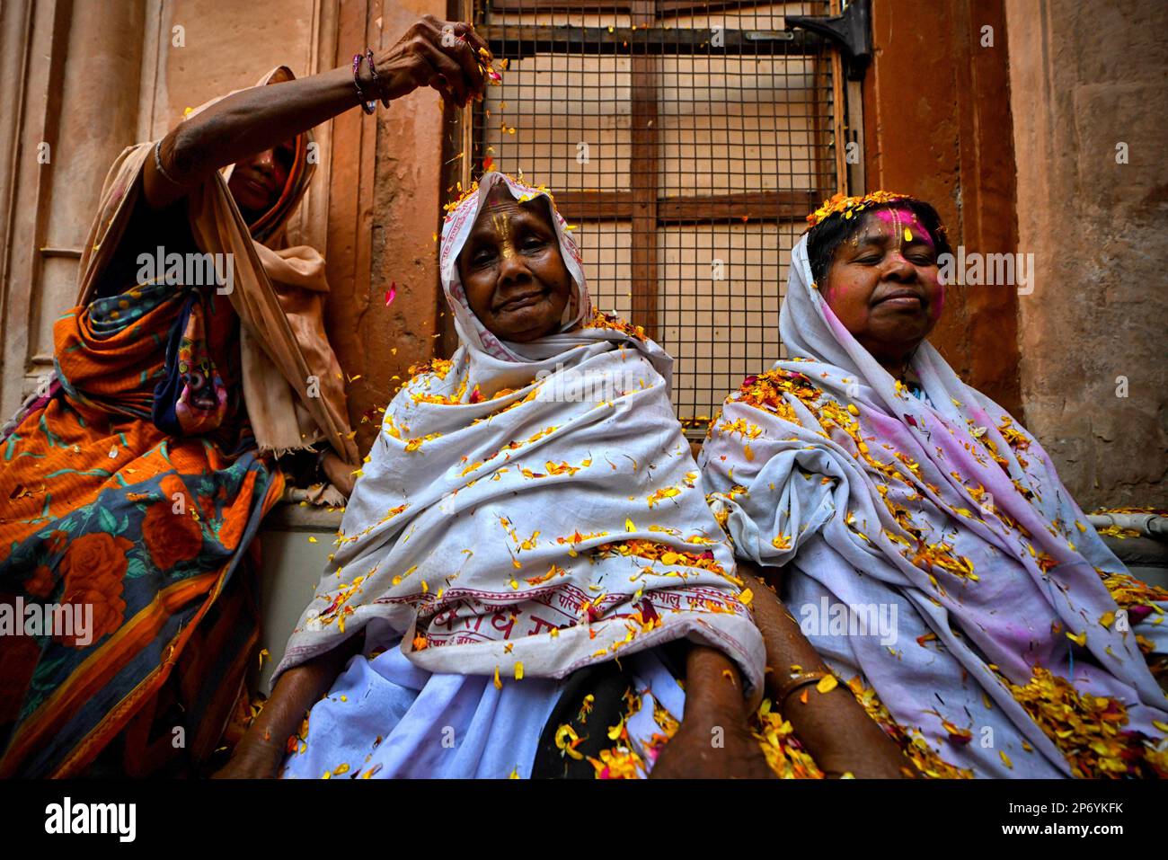 Vrindavan, India. 06th Mar, 2023. Indian Widows throw colorful flower ...