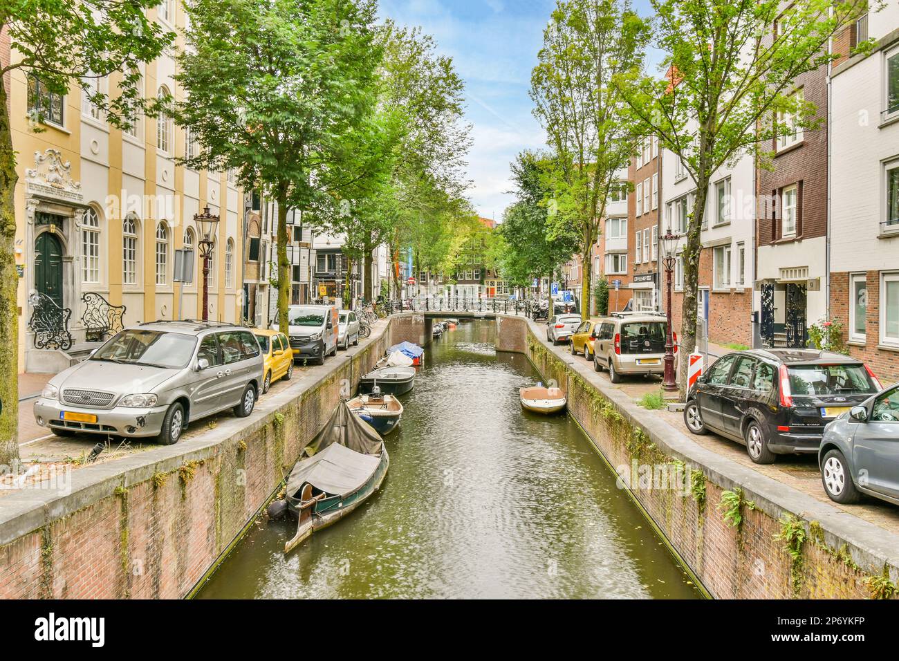 Medieval canal side houses hi-res stock photography and images - Alamy