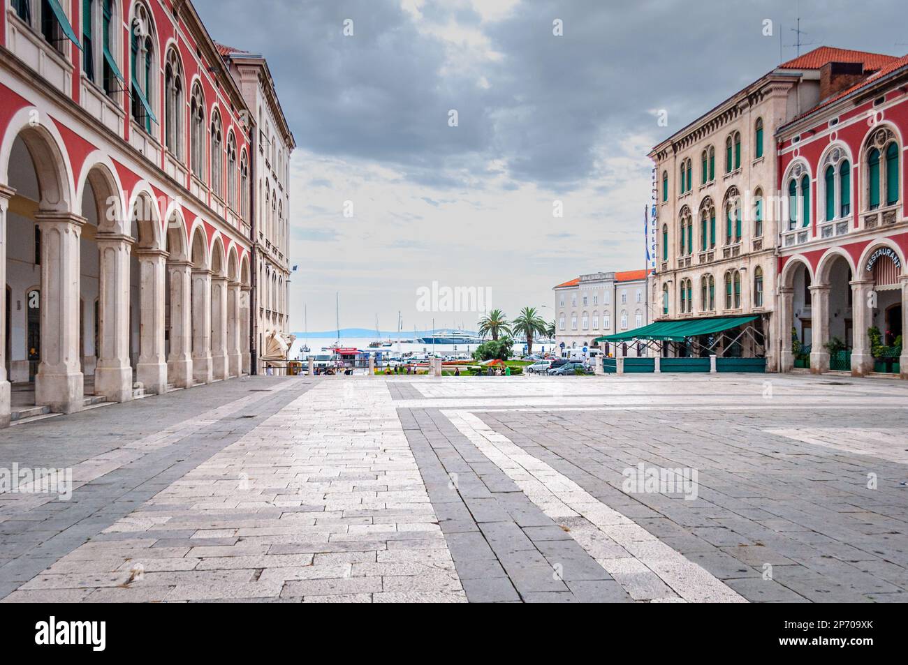 Republic square in split hi-res stock photography and images - Alamy