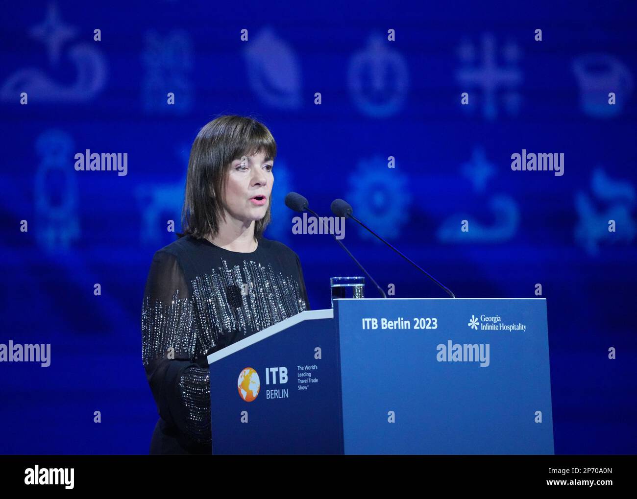 Julia simpson hi-res stock photography and images - Alamy