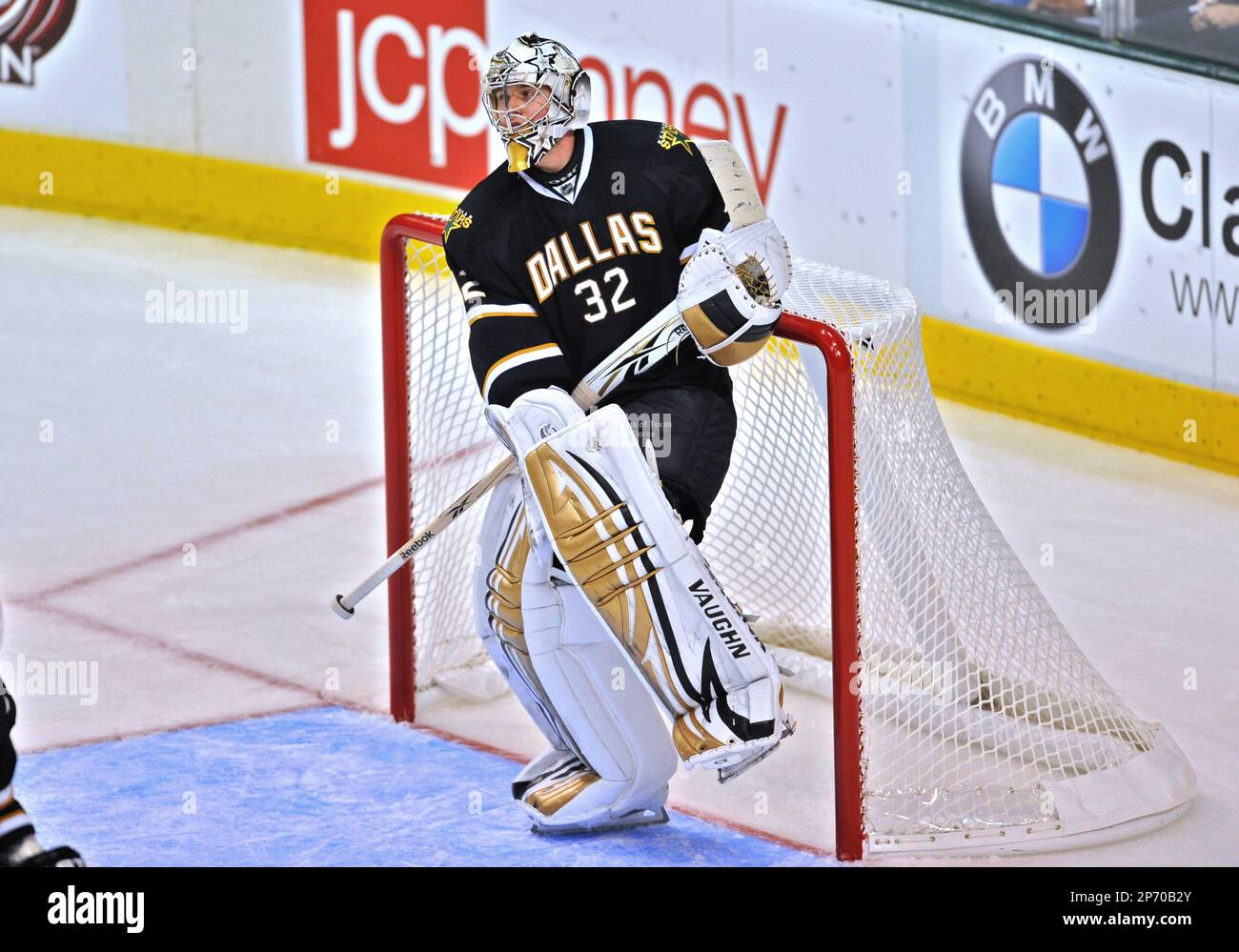 Oct 13th 2011 .Dallas Stars goalie Kari Lehtonen (32) in action.during ...