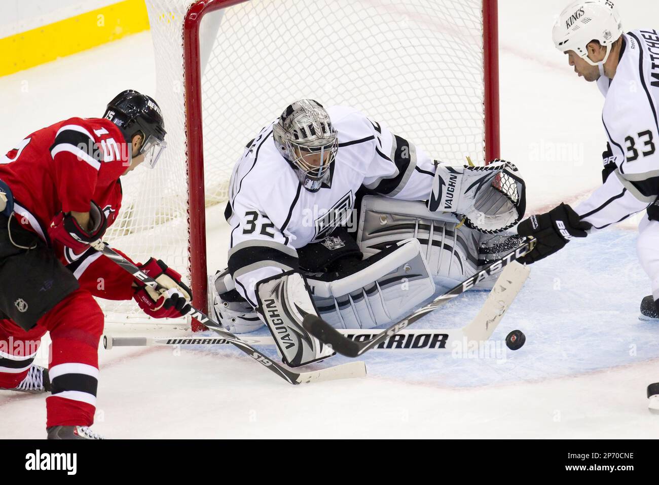 October 13, 2011: Los Angeles Kings goalie Jonathan Quick (32) in ...