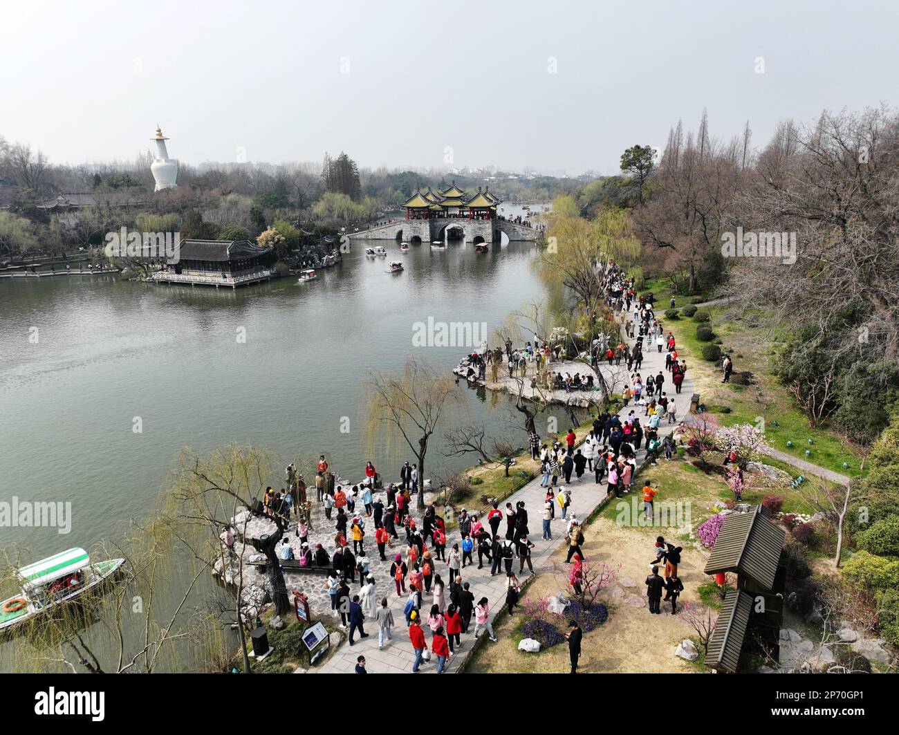 Aerial photo shows all kinds of flowers blooming in Slender West Lake ...