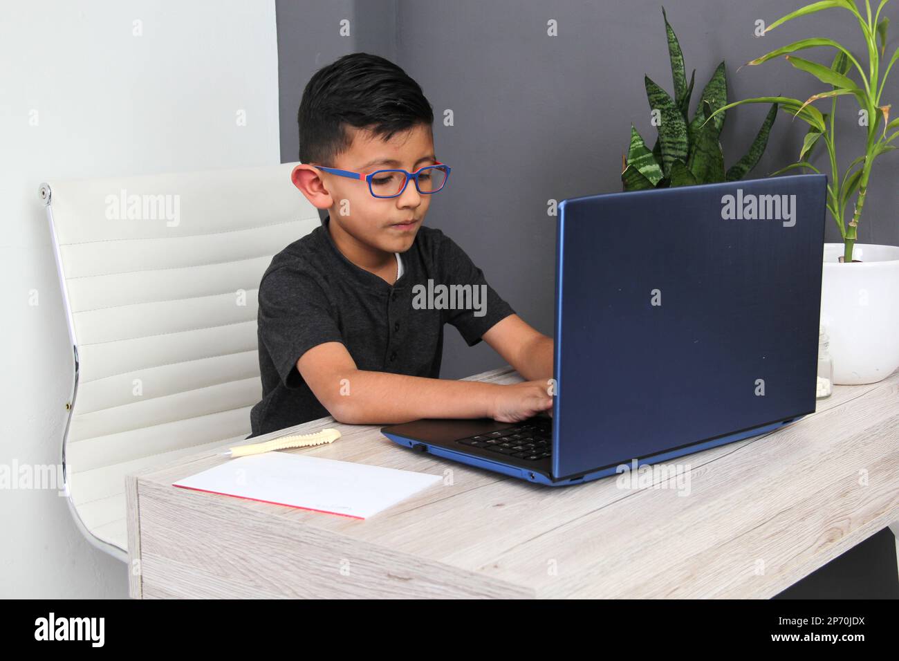 Kid online class frustrated hi-res stock photography and images - Alamy