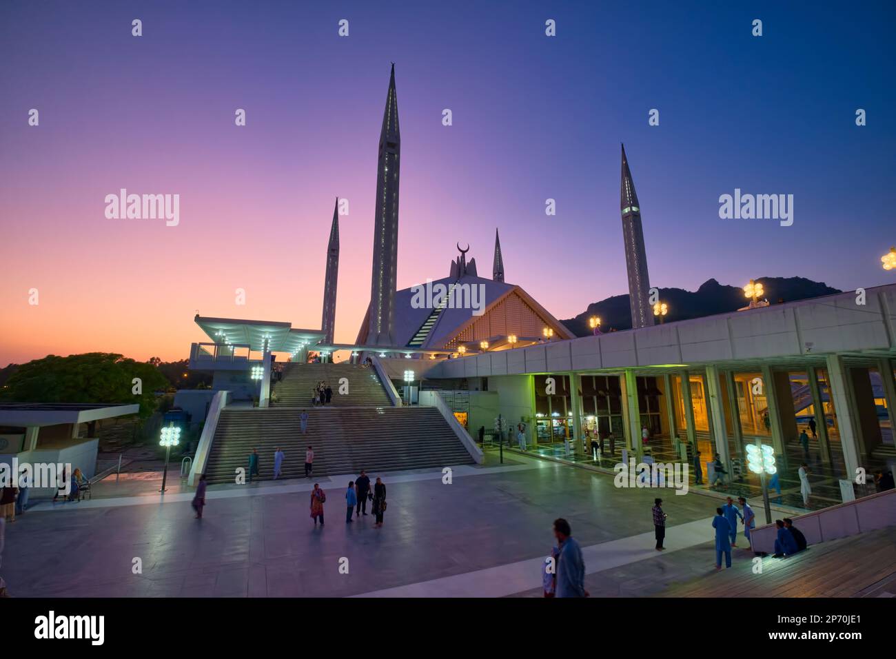 The context, modernity, monumentality, and valuable heritage from ...