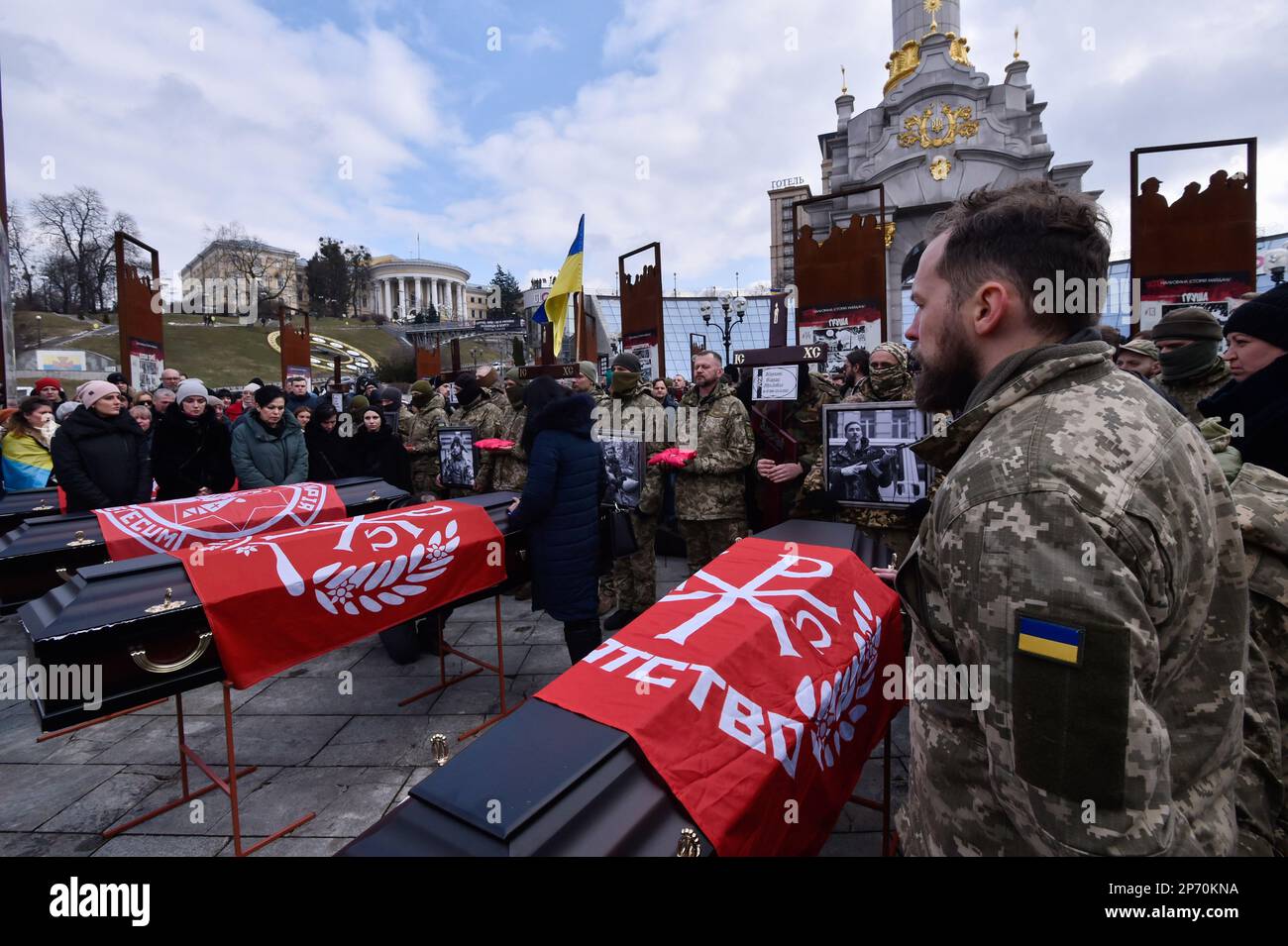 Kyiv, Ukraine. 07th Mar, 2023. People pay their last respect around the ...