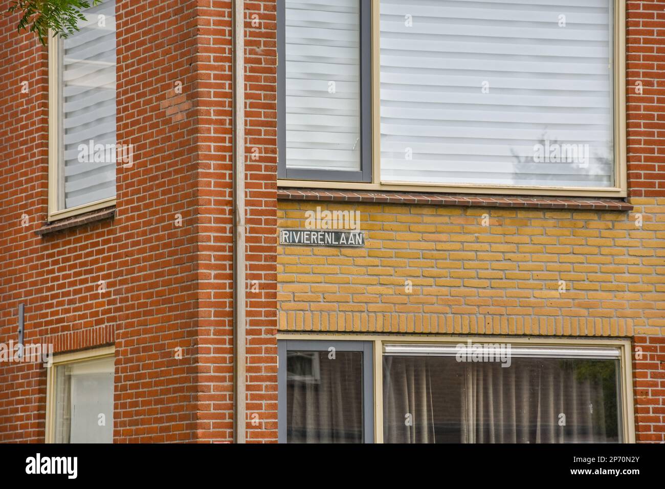 Side building garage old new hi-res stock photography and images - Alamy