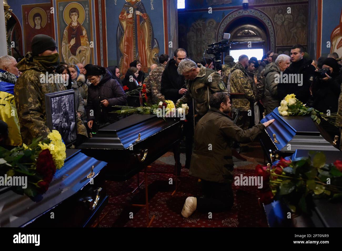 Kyiv, Ukraine. 07th Mar, 2023. People pay their last respect around the ...