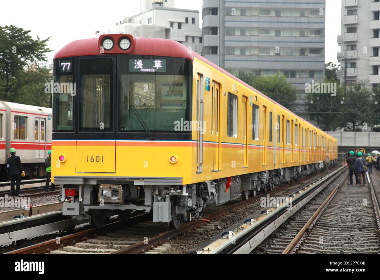 Tokyo Metro unveils a new train for its Ginza Line at the subway ...