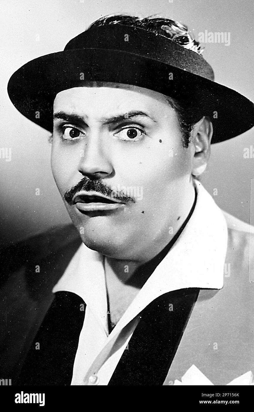 Mexican comedian Gaspar Henaine "Capulina", wears his signature old hat ...