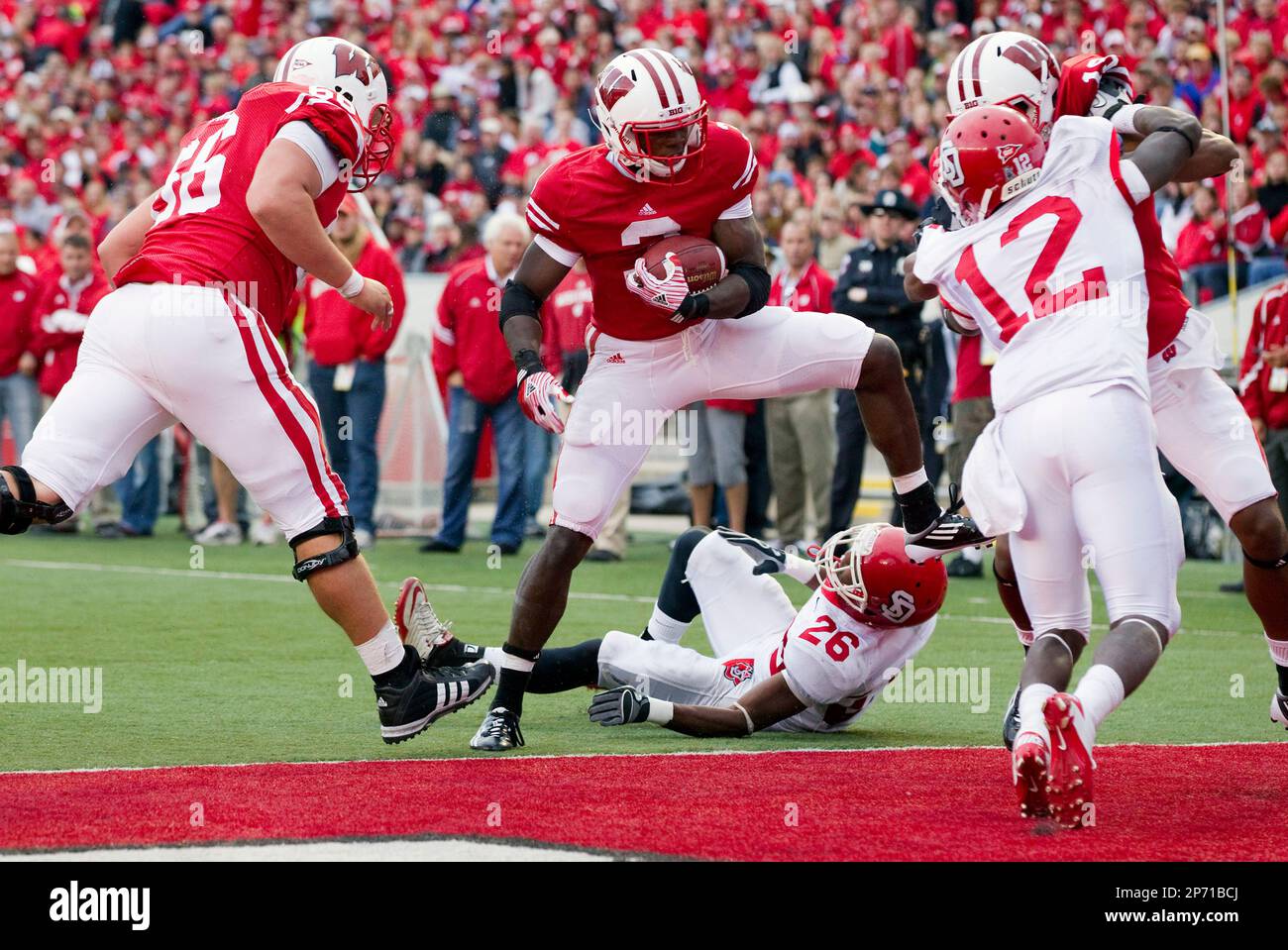 Wisconsin Badgers running back Melvin Gordon (3) scores a touchdown ...