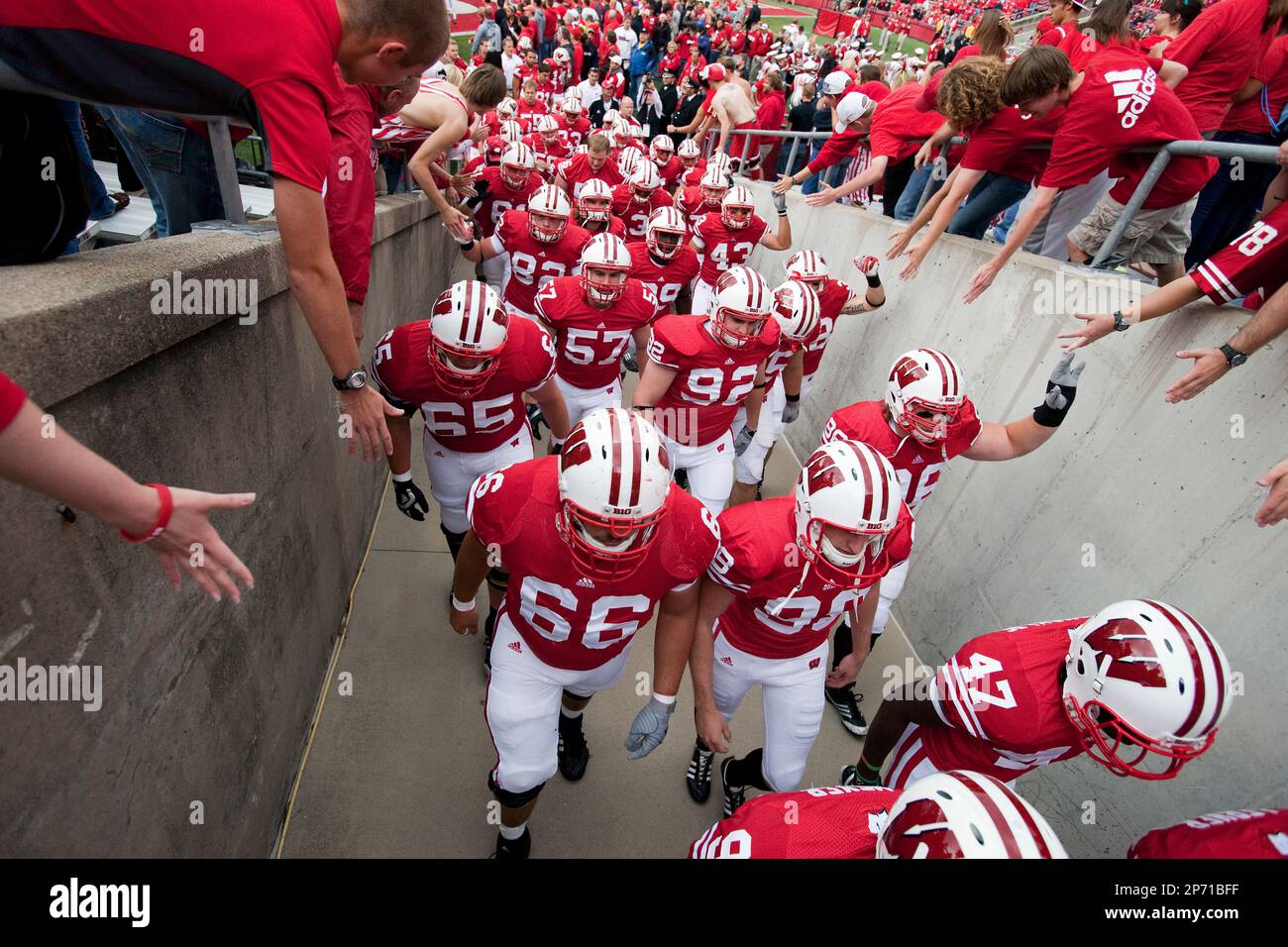 Wisconsin Badgers football team high five the fans as they leave the ...