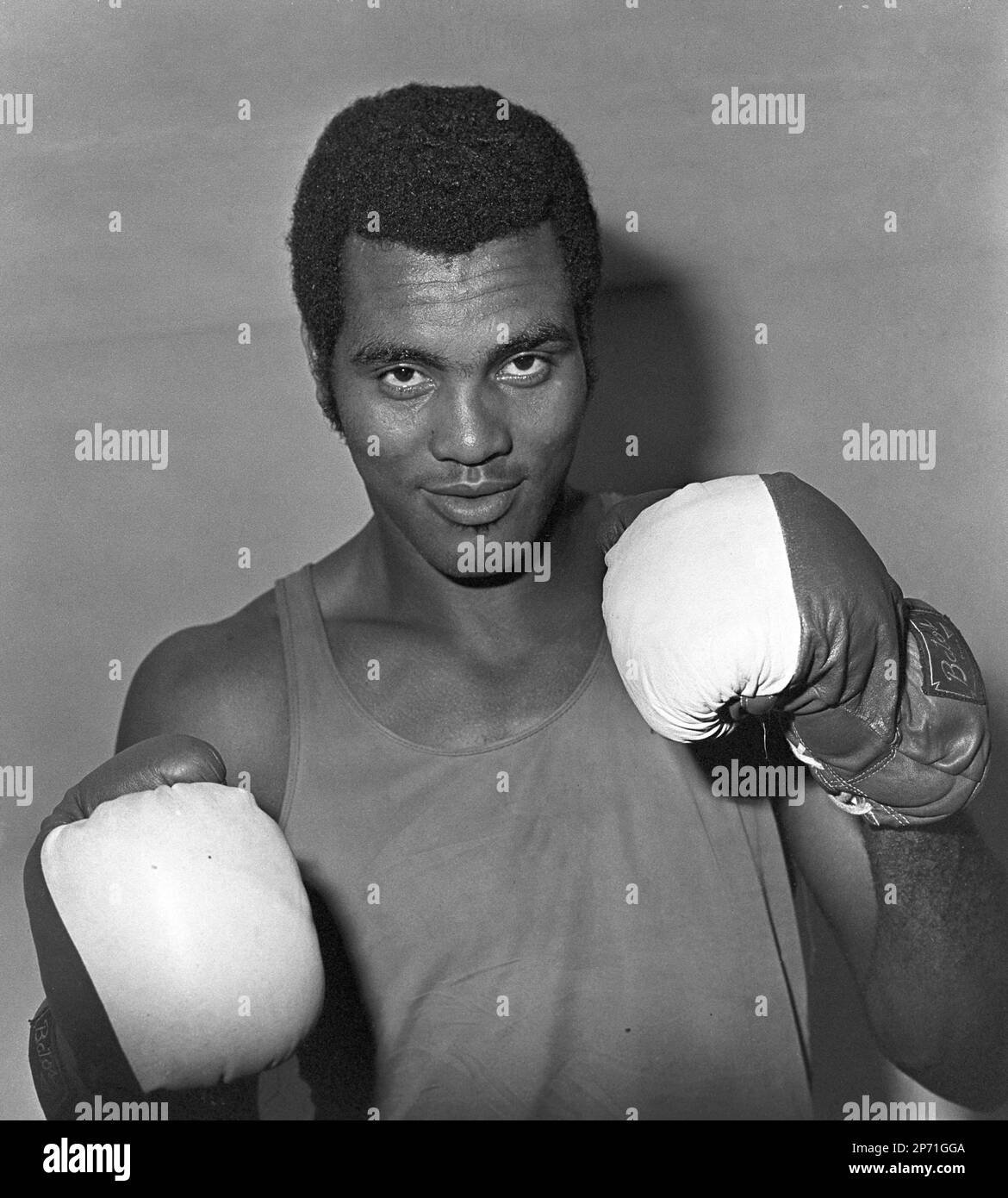 Cuban boxer Teofilo Stevenson poses for pictures during a training ...
