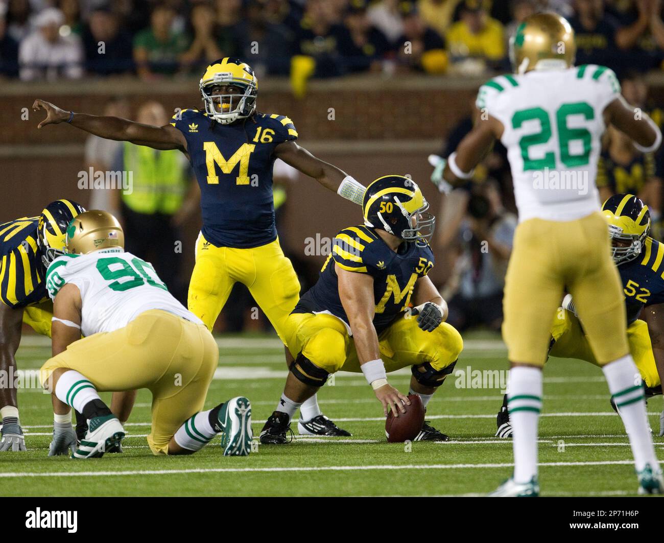 Michagan Wolverines quarterback Denard Robinson (16) directs traffic ...