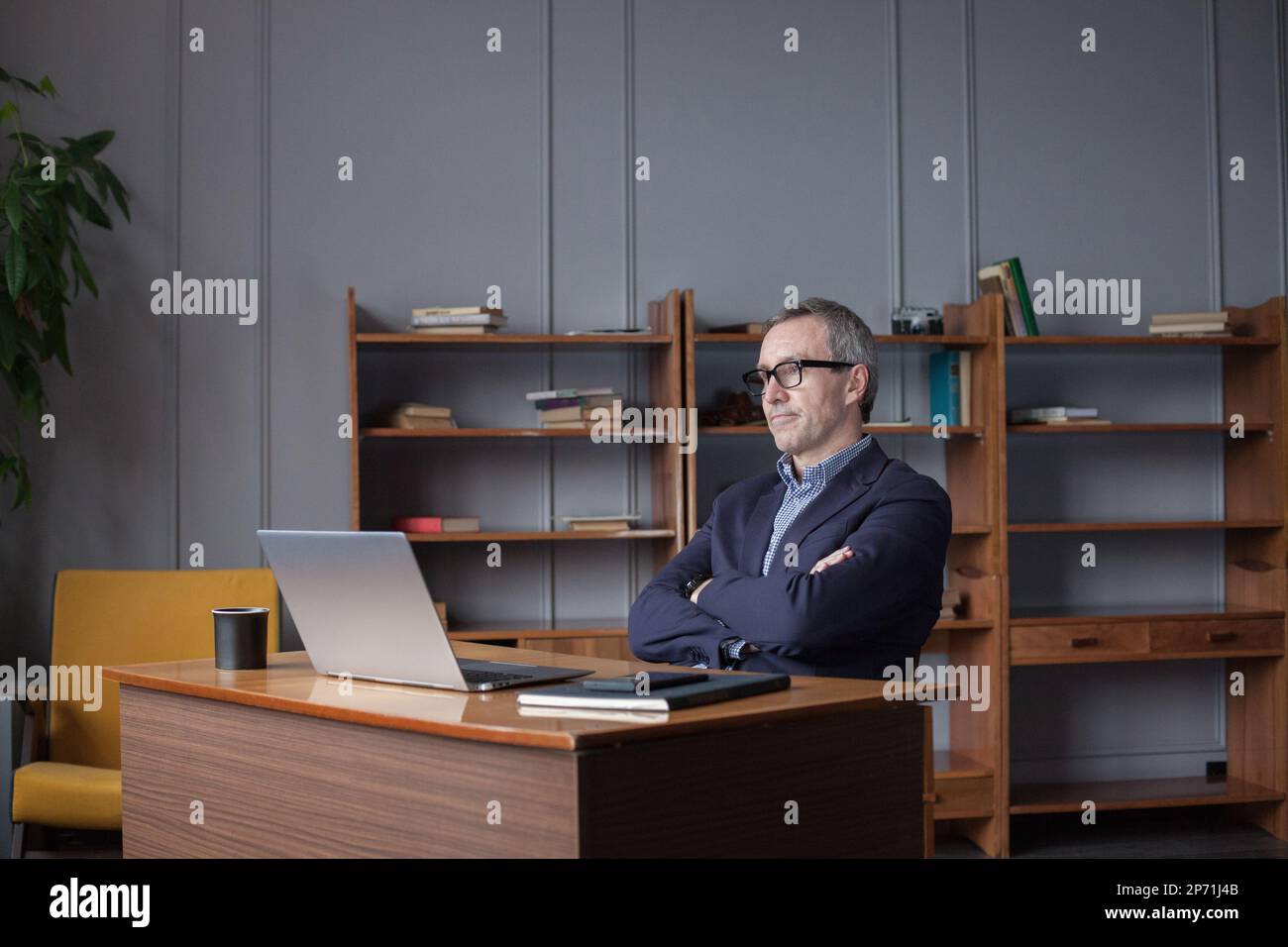 Suit proudly hi-res stock photography and images - Alamy