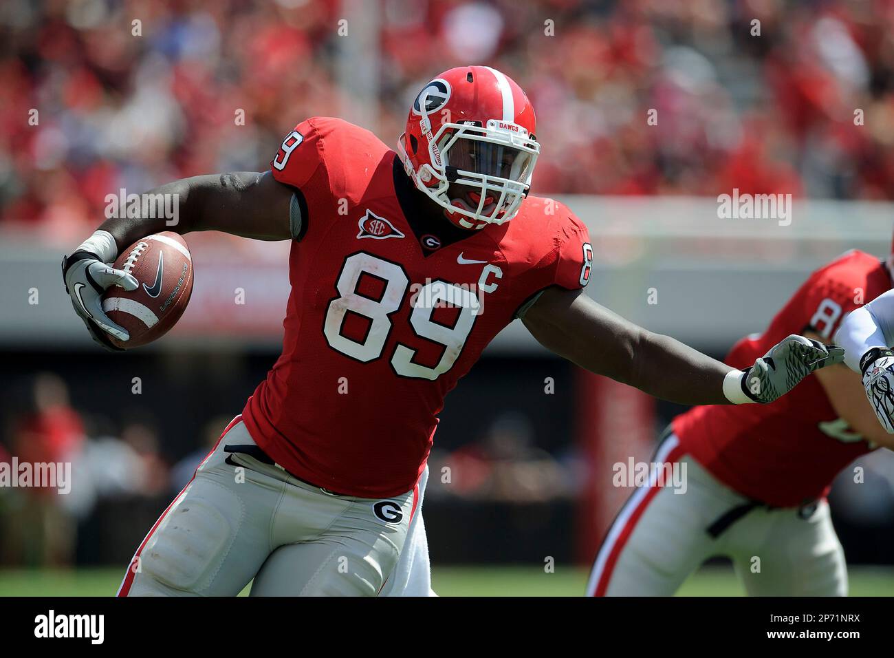 Georgia Bulldogs fullback Bruce Figgins (89) carries the ball during an ...