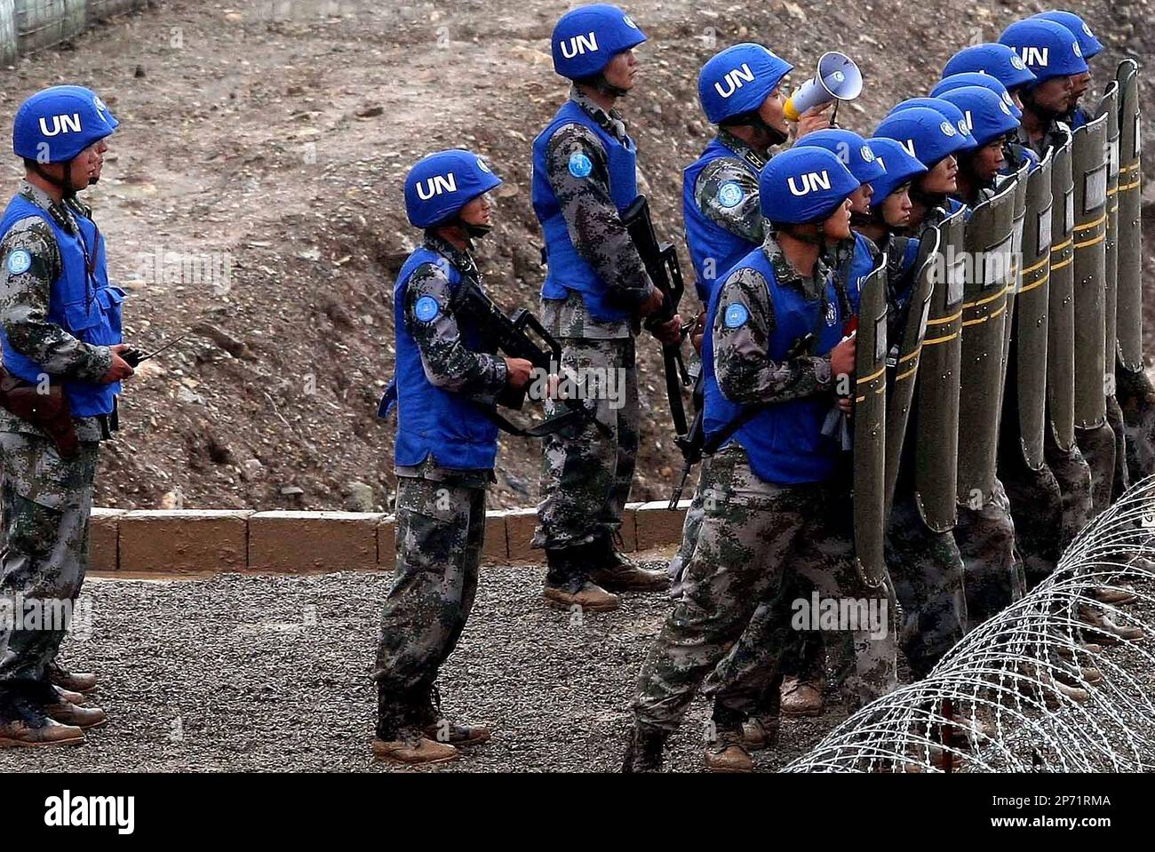 Chinese peacekeeping soldiers take part in the Blue-helmet Action 2011 ...
