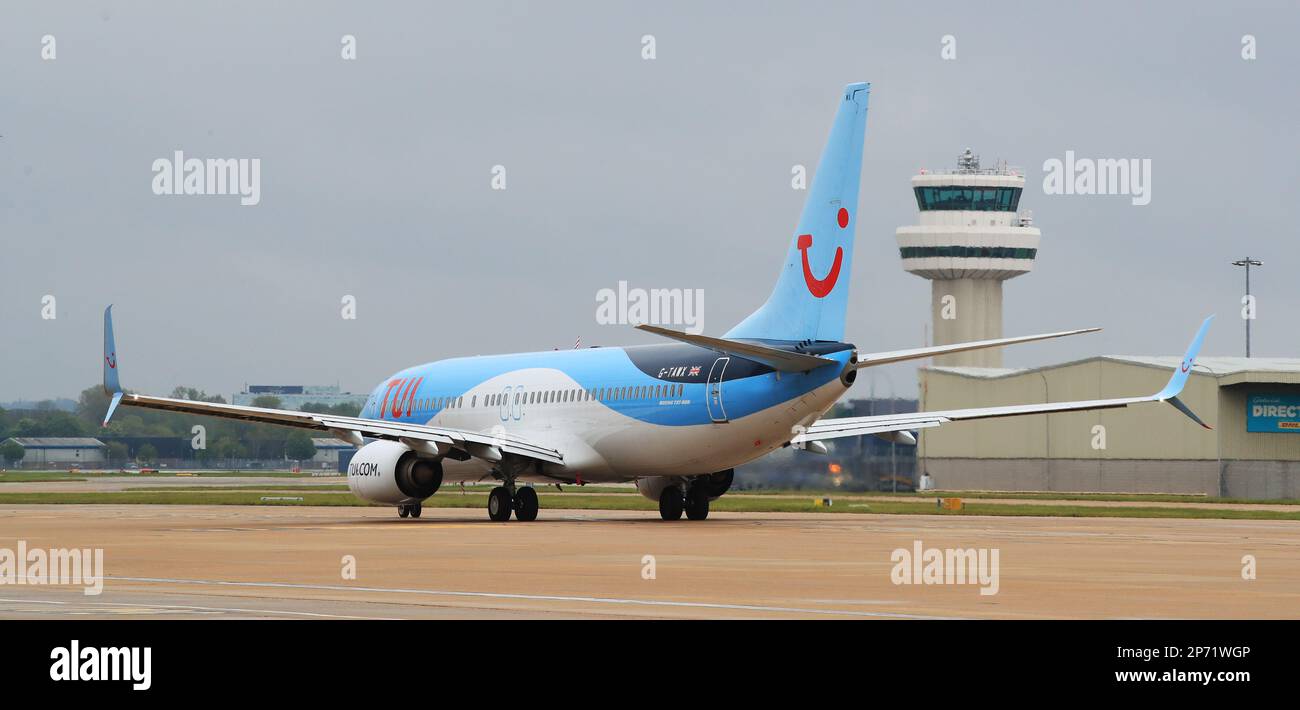 Tui flight hi-res stock photography and images - Alamy