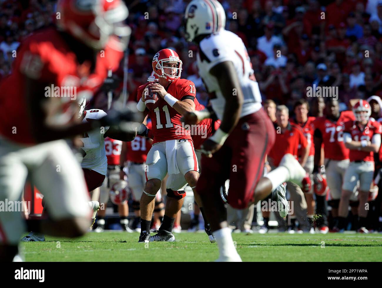 Georgia Bulldogs quarterback Aaron Murray (11) sets to pass during an ...