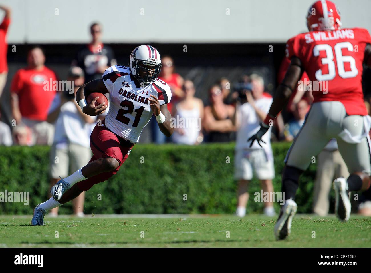 South Carolina Gamecocks running back Marcus Lattimore (21) carries the ...