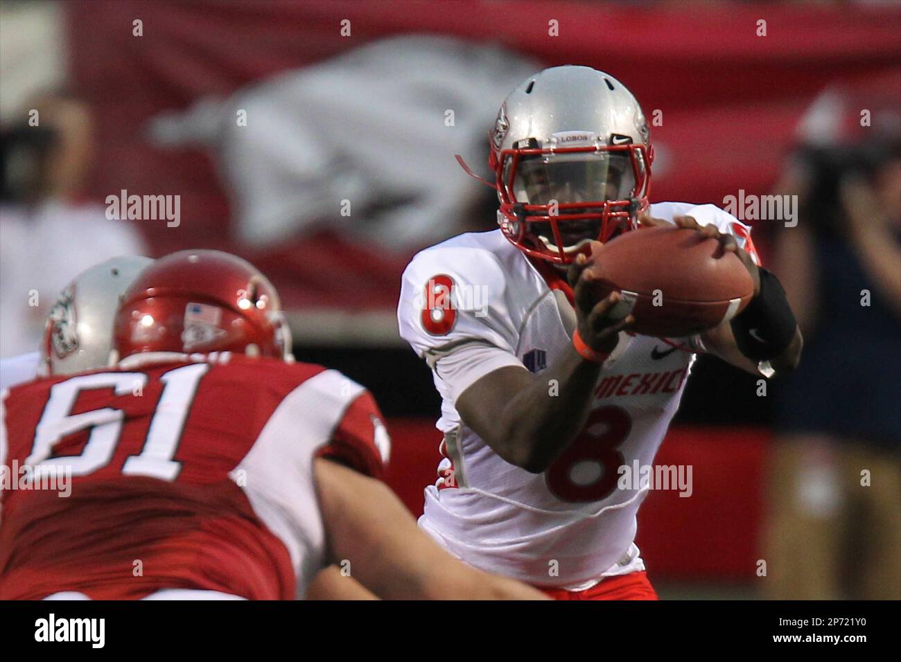 Sep 10, 2011: Lobos QB Tarean Austin #8 takes the snap. The Razorbacks ...