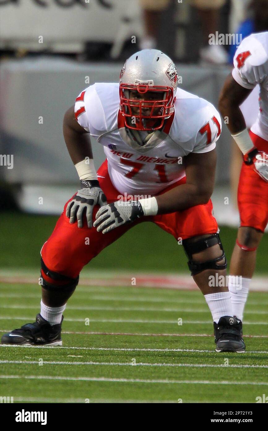 Sep 10, 2011: Lobos tackle Darryl Johnson #71 waits for the snap of the ...