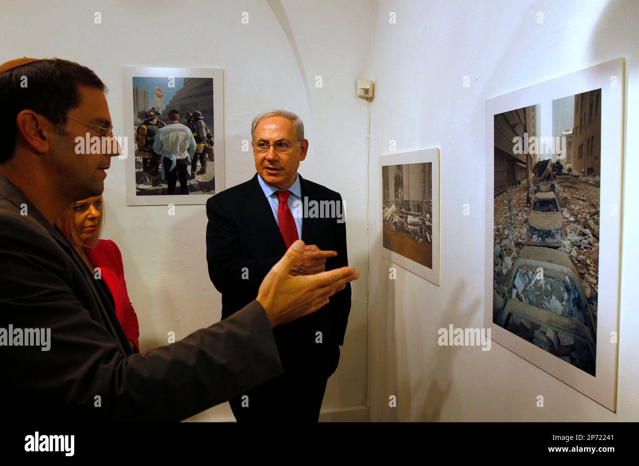 Israel's Prime Minister Benjamin Netanyahu, right, attends an ...