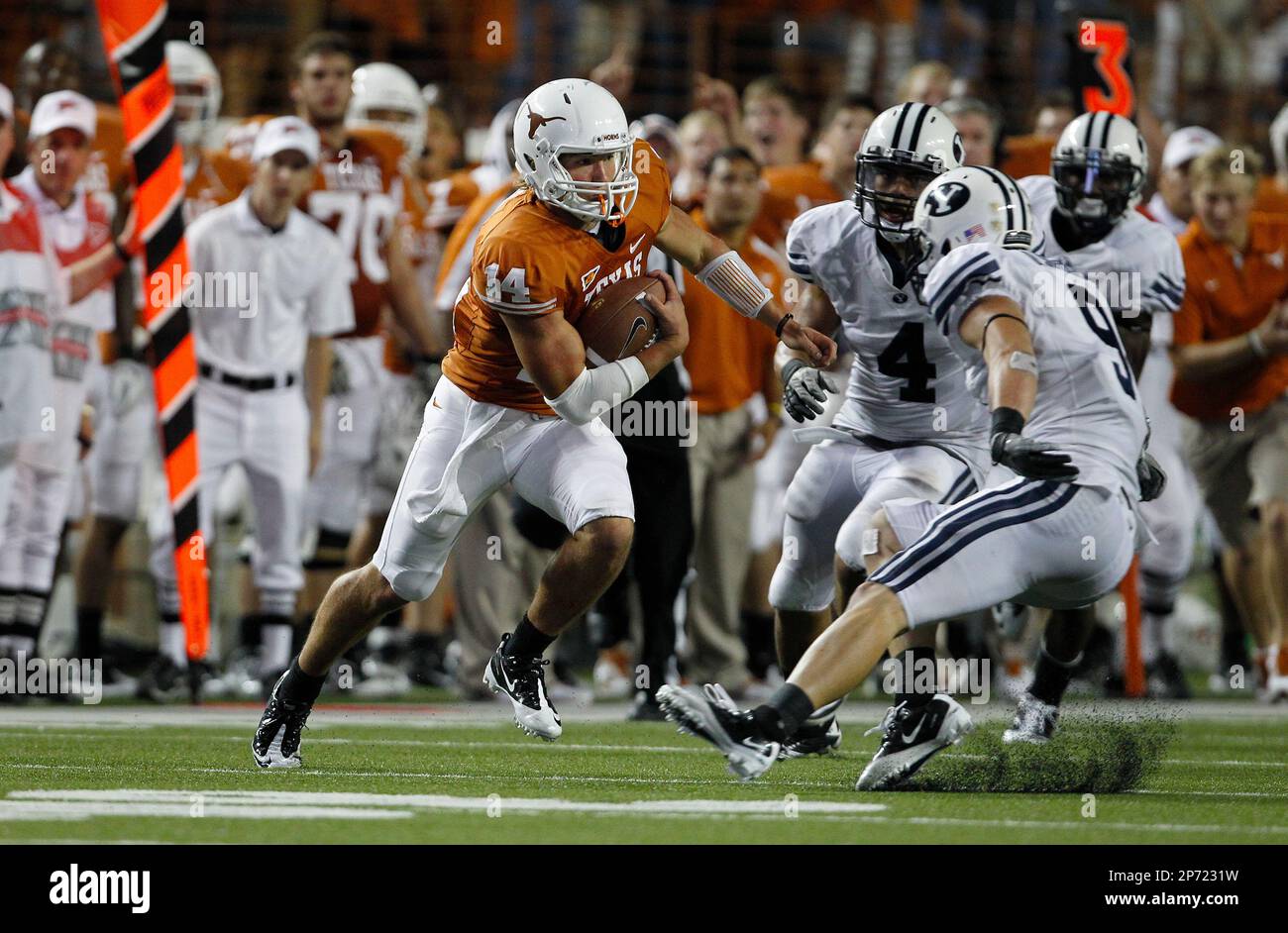 University of Texas Longhorns quarterback David Ash (14) rushes for a ...