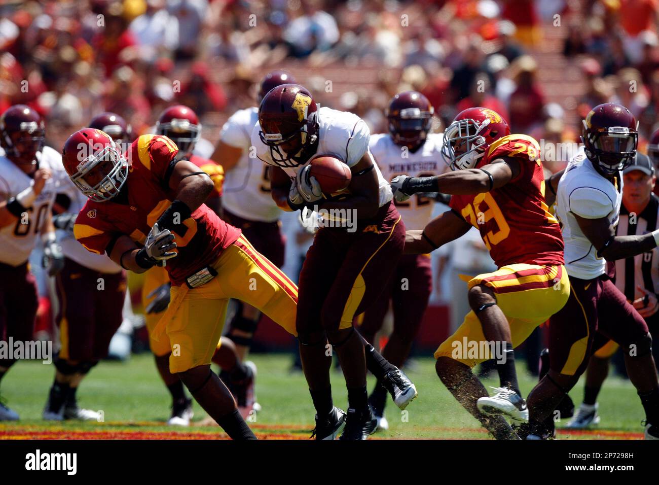 September 03, 2011: Eric Lair #85 of the Minnesota Gophers makes a ...