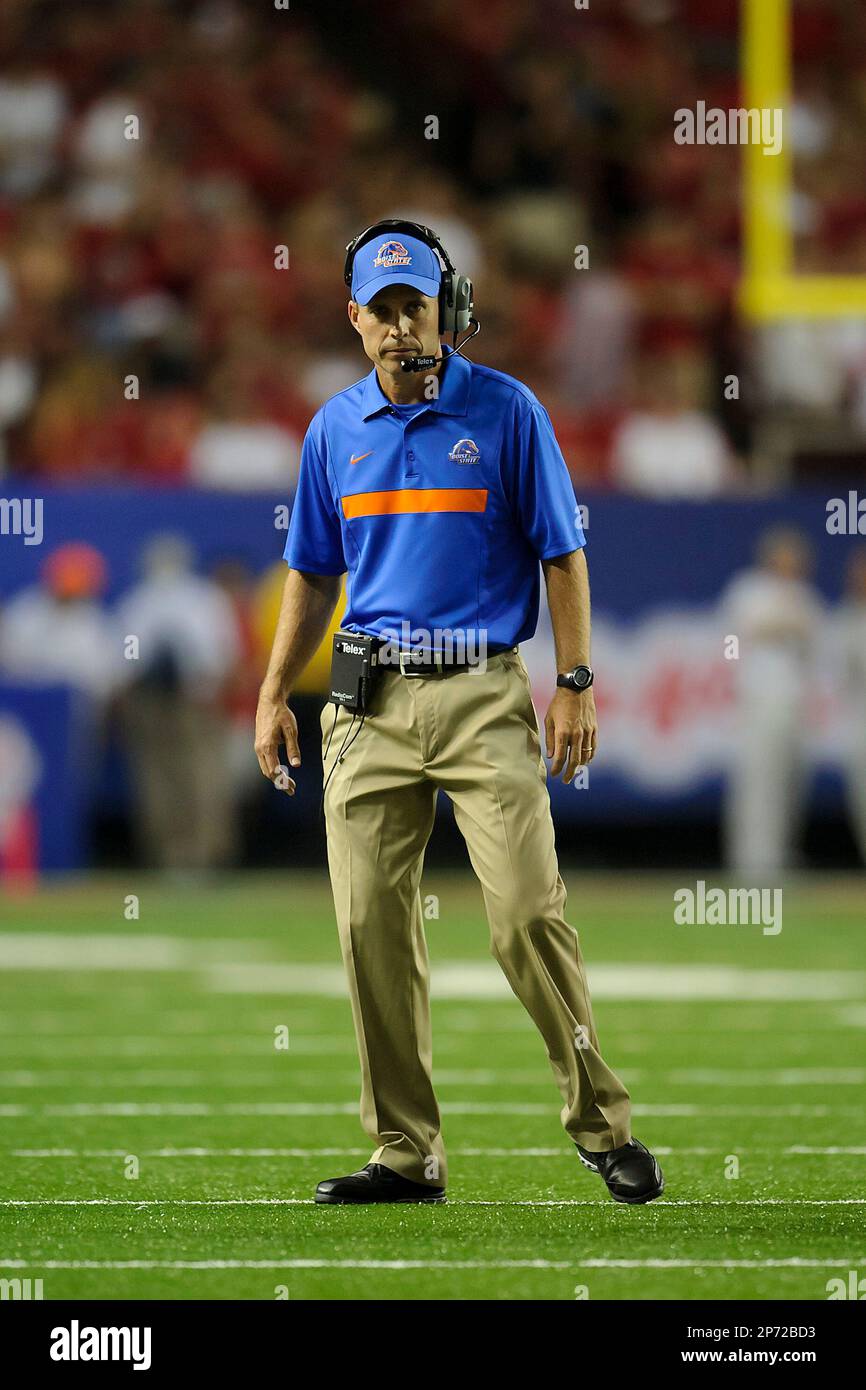 Boise State Broncos head coach Chris Peterson looks on during an NCAA ...